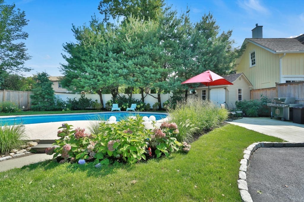 Summer Poolscape with Native Plants| Landscape Design in Mamaroneck, NY ...